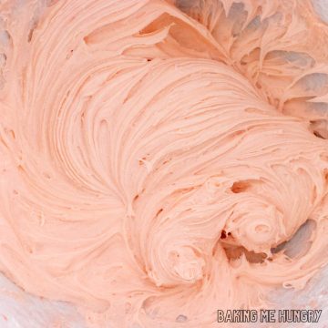 Homemade Strawberry Icing Recipe with Fresh Berries