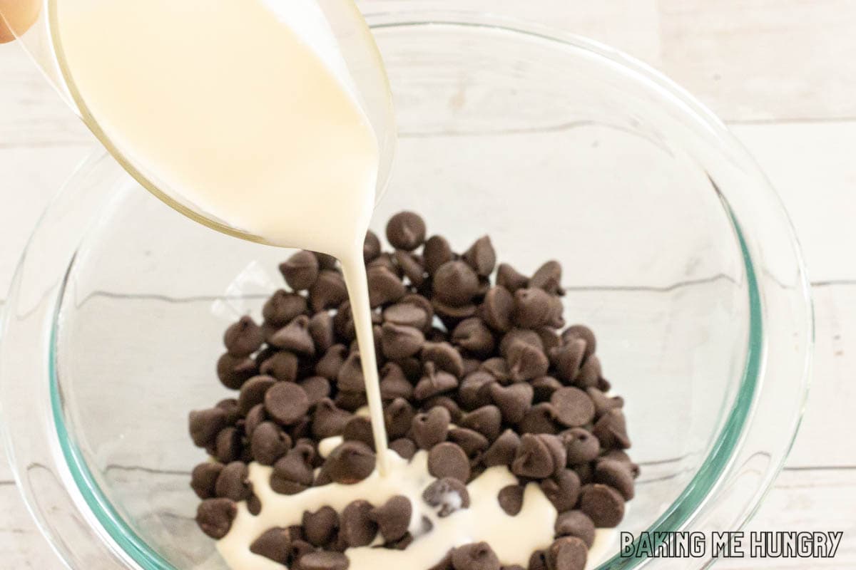 Chocolate Fudge Cupcakes Recipe with Fudge Filling